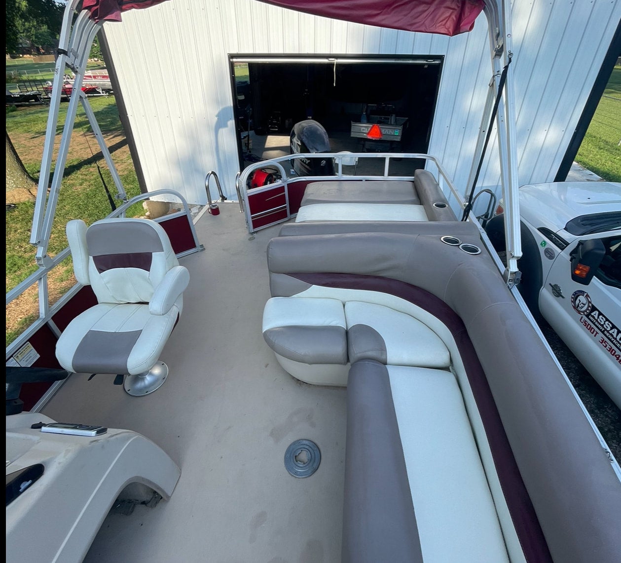 Pontoon Rental | K&D's RV & Boat Storage